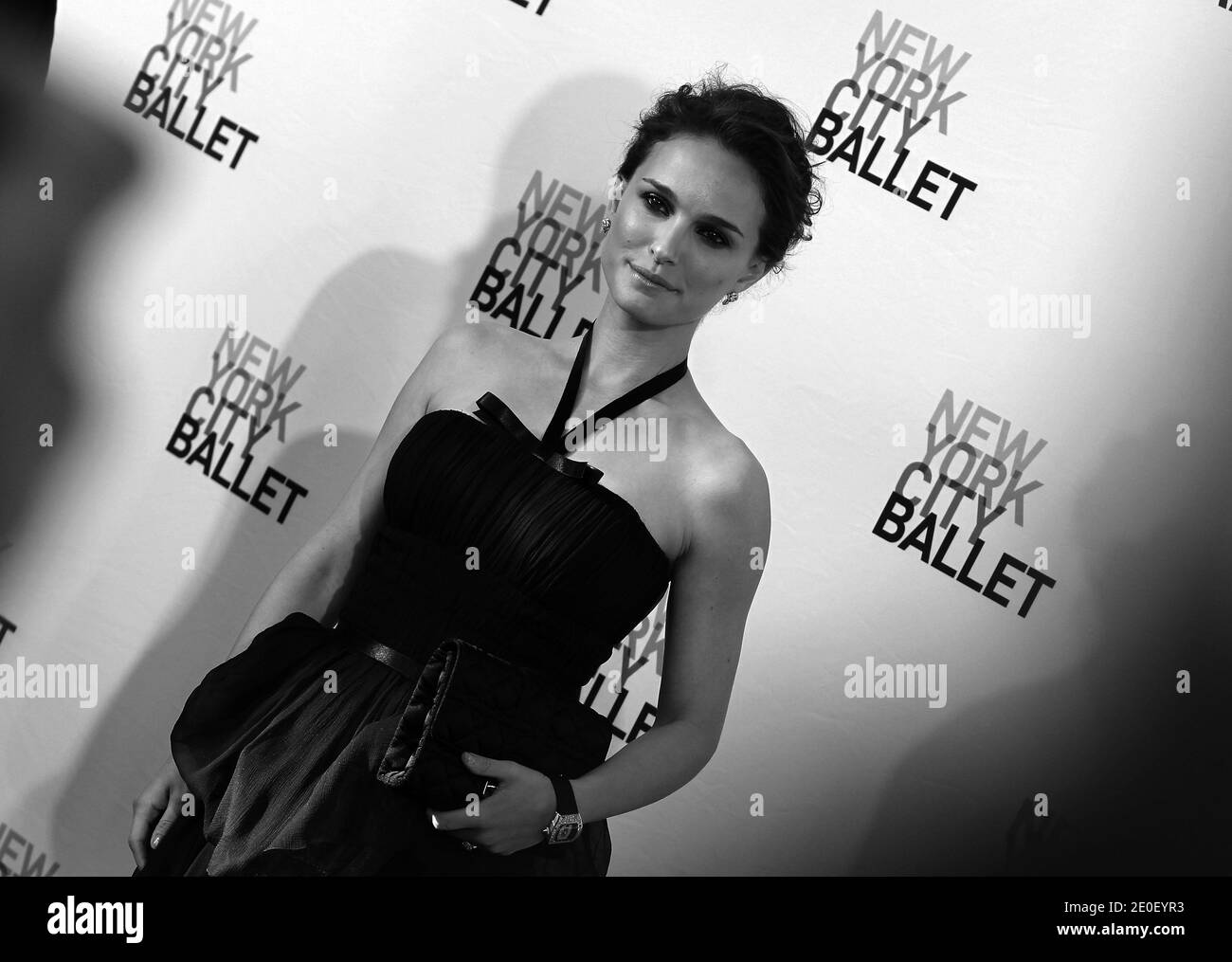 At lincoln center in new york Black and White Stock Photos & Images - Alamy