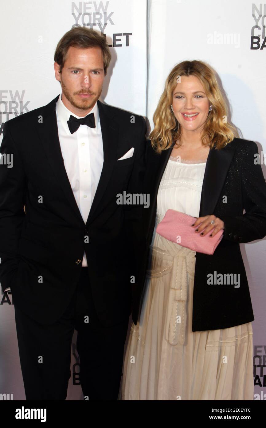 Pregnant actress Drew Barrymore with actor Will Kopelman attend the ...