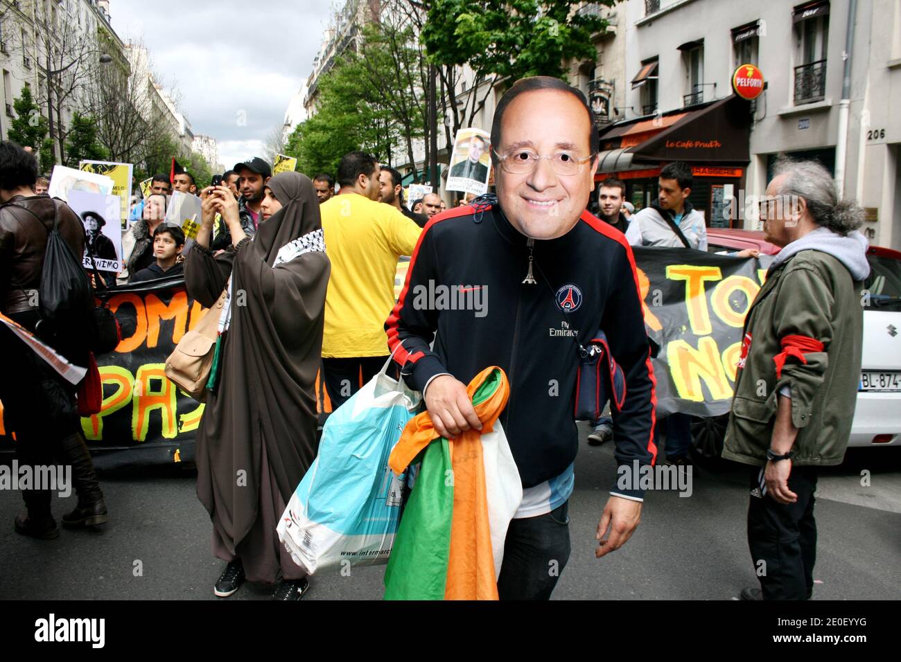 African immigrants paris hi-res stock photography and images - Alamy