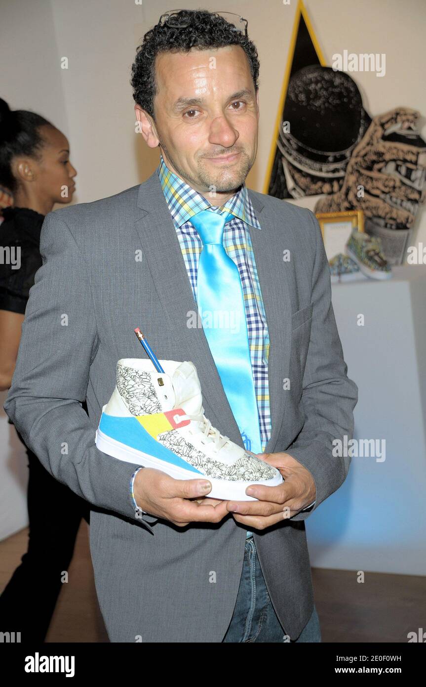 Lee Quinones attending the Project Canvas exhibition and art gala, held ...