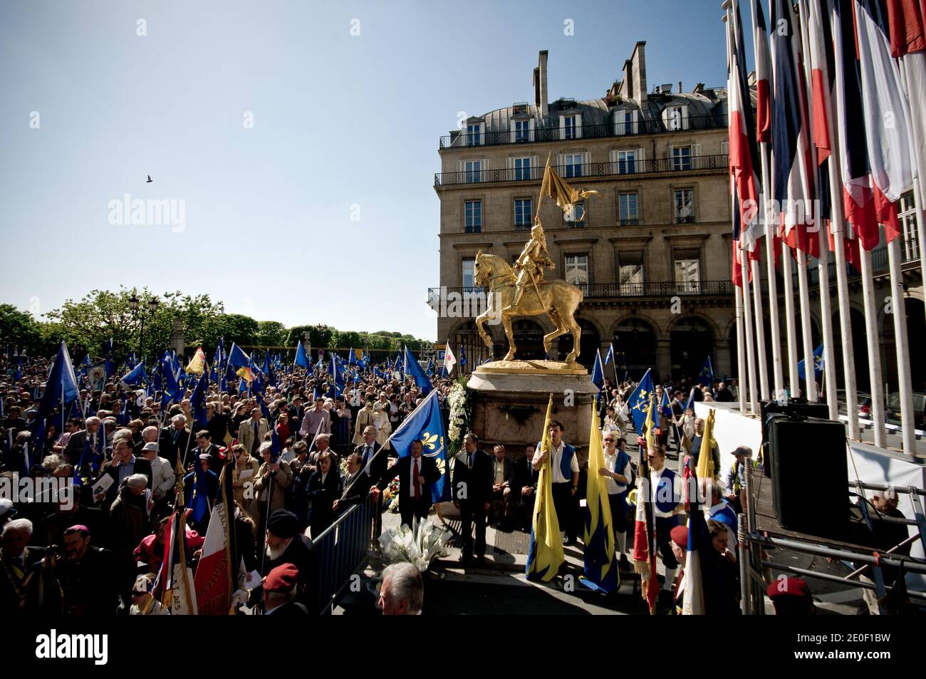 French royalists, catholics and nationalists took the streets between ...