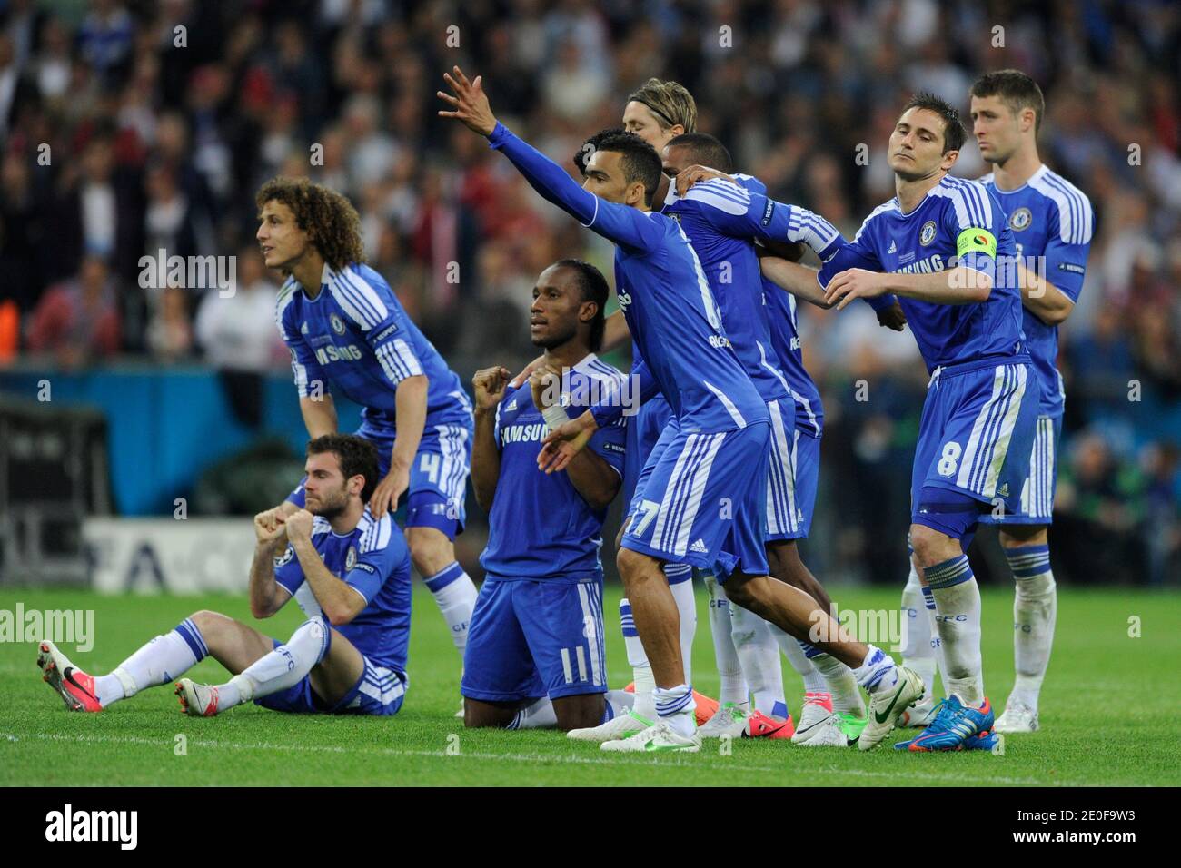 Chelsea's anguish during the penalty shoot-out during the UEFA ...
