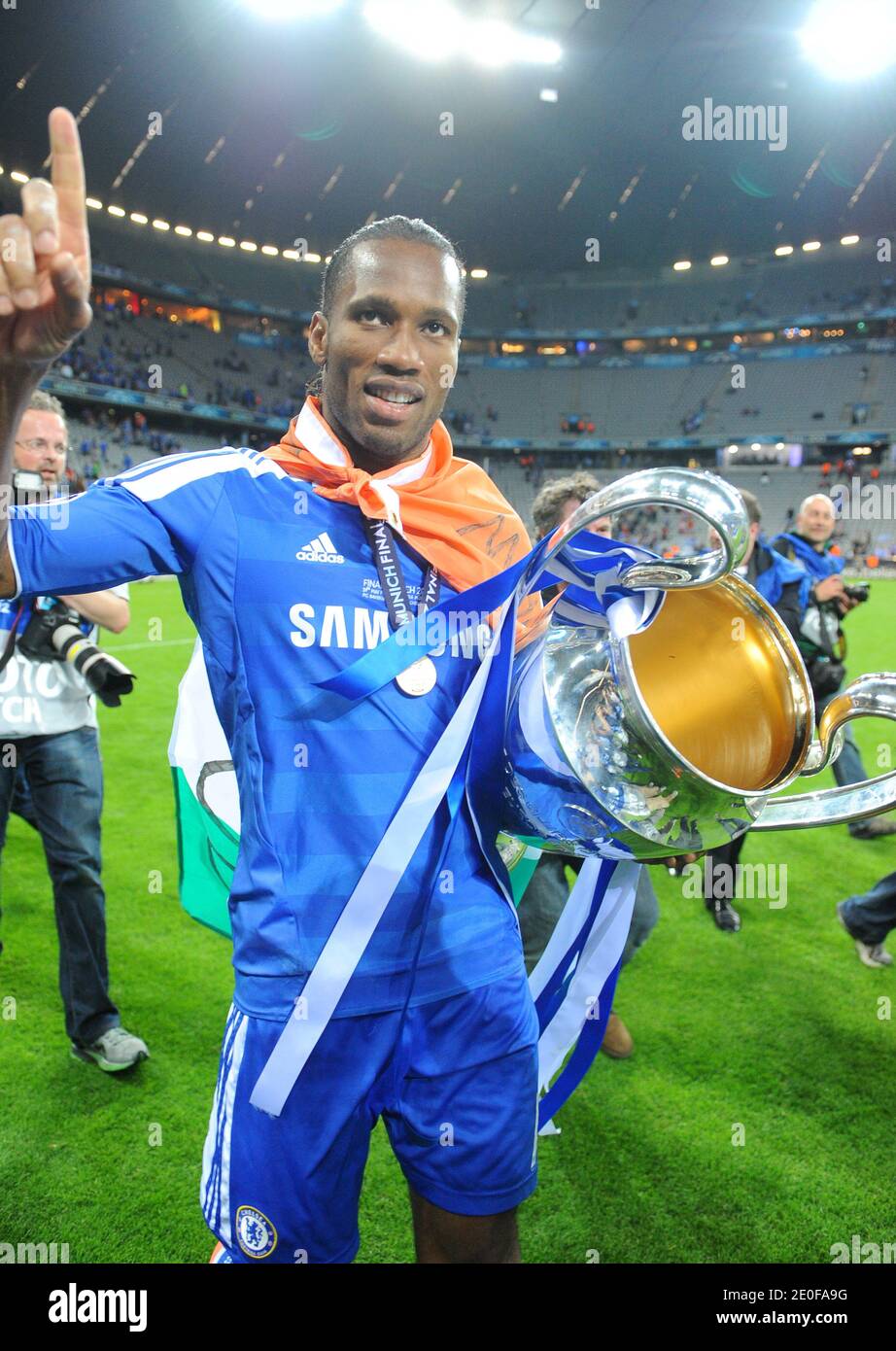 Didier drogba trophy hi-res stock photography and images - Alamy