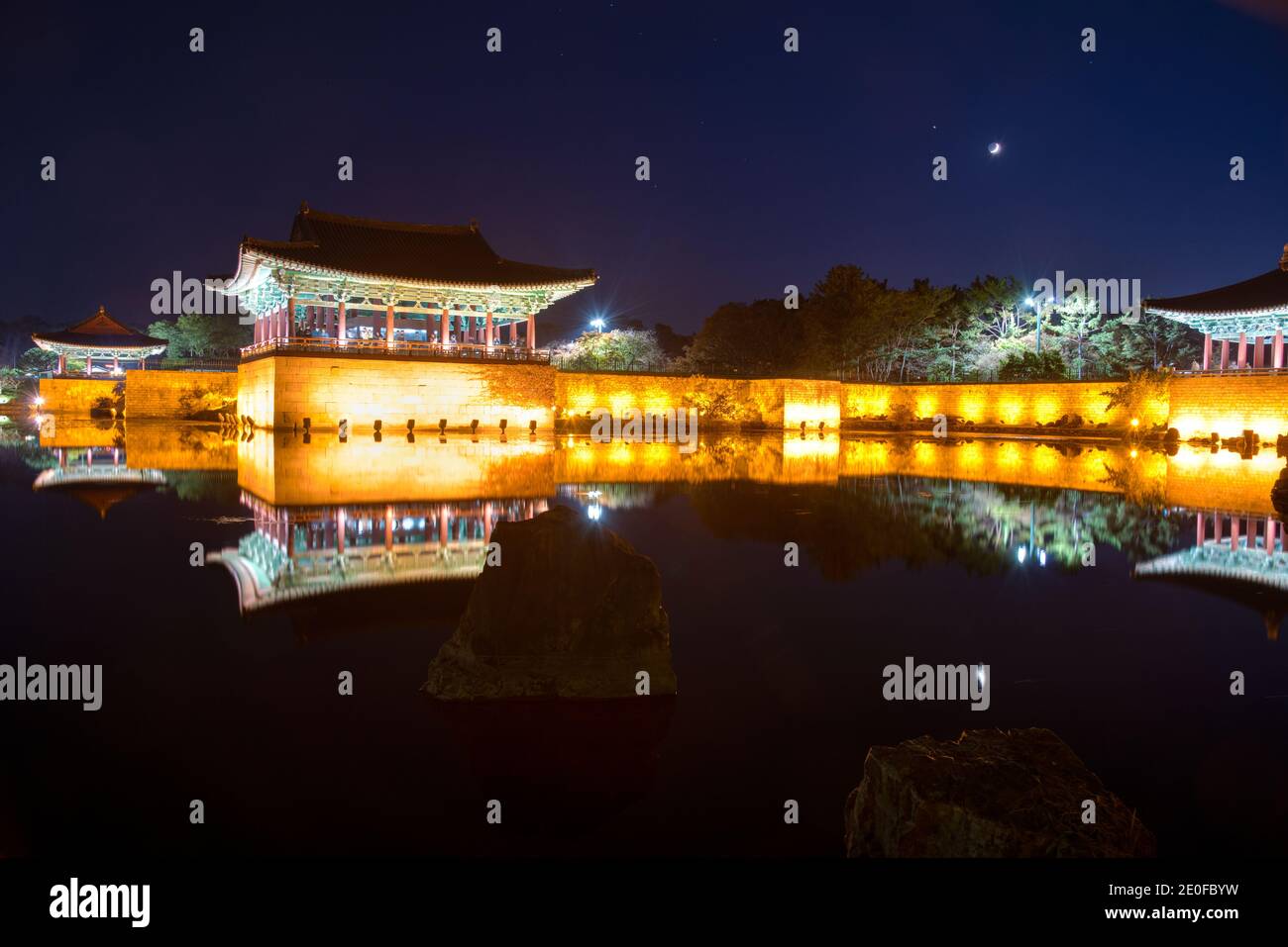 Night view of Anapji pond in Gyeongju, Republic of Korea Stock Photo ...