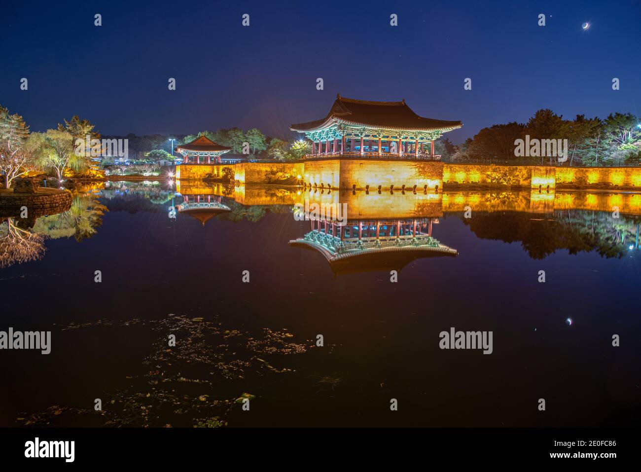 Night view of Anapji pond in Gyeongju, Republic of Korea Stock Photo ...