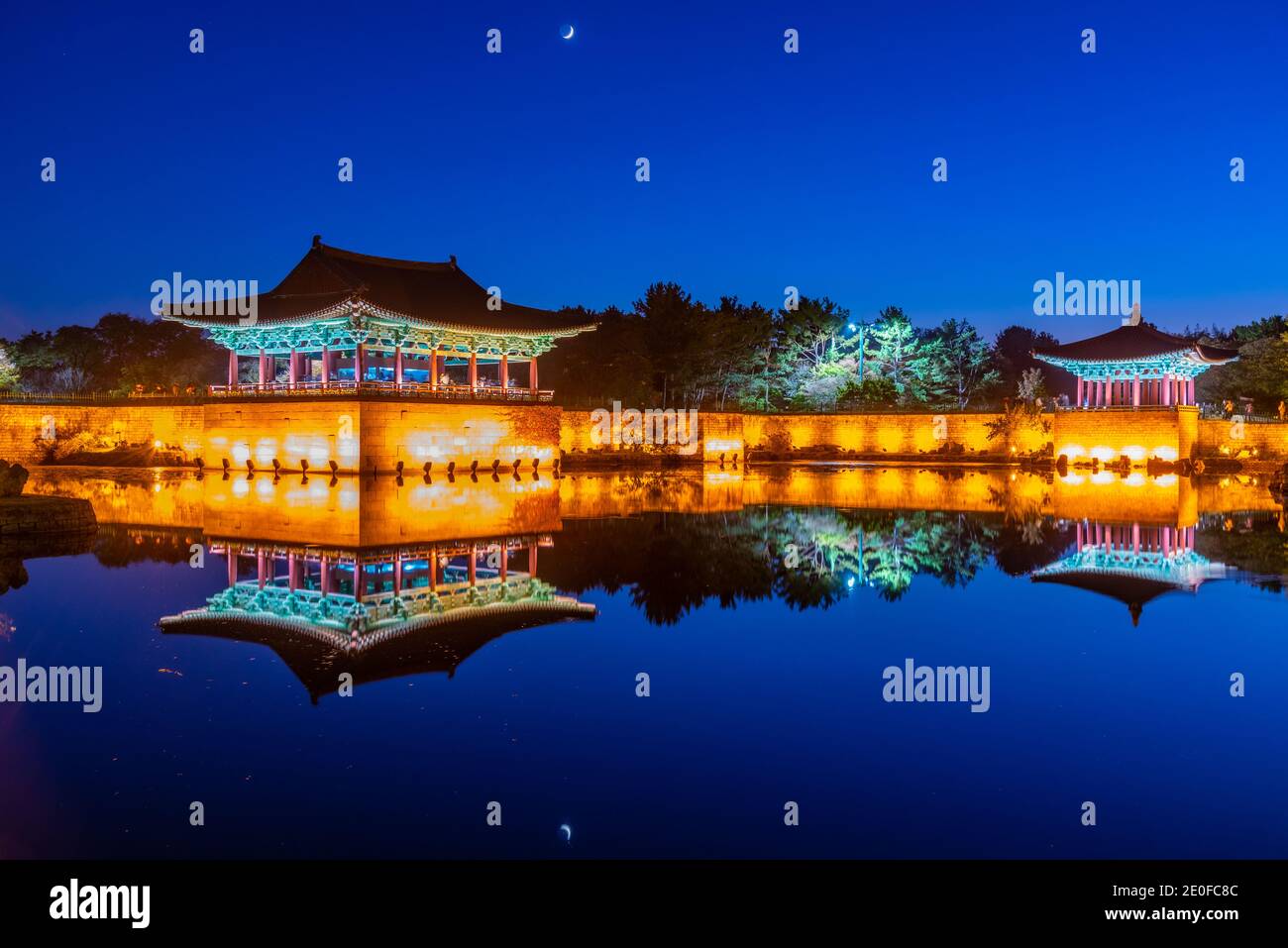 Night view of Anapji pond in Gyeongju, Republic of Korea Stock Photo ...