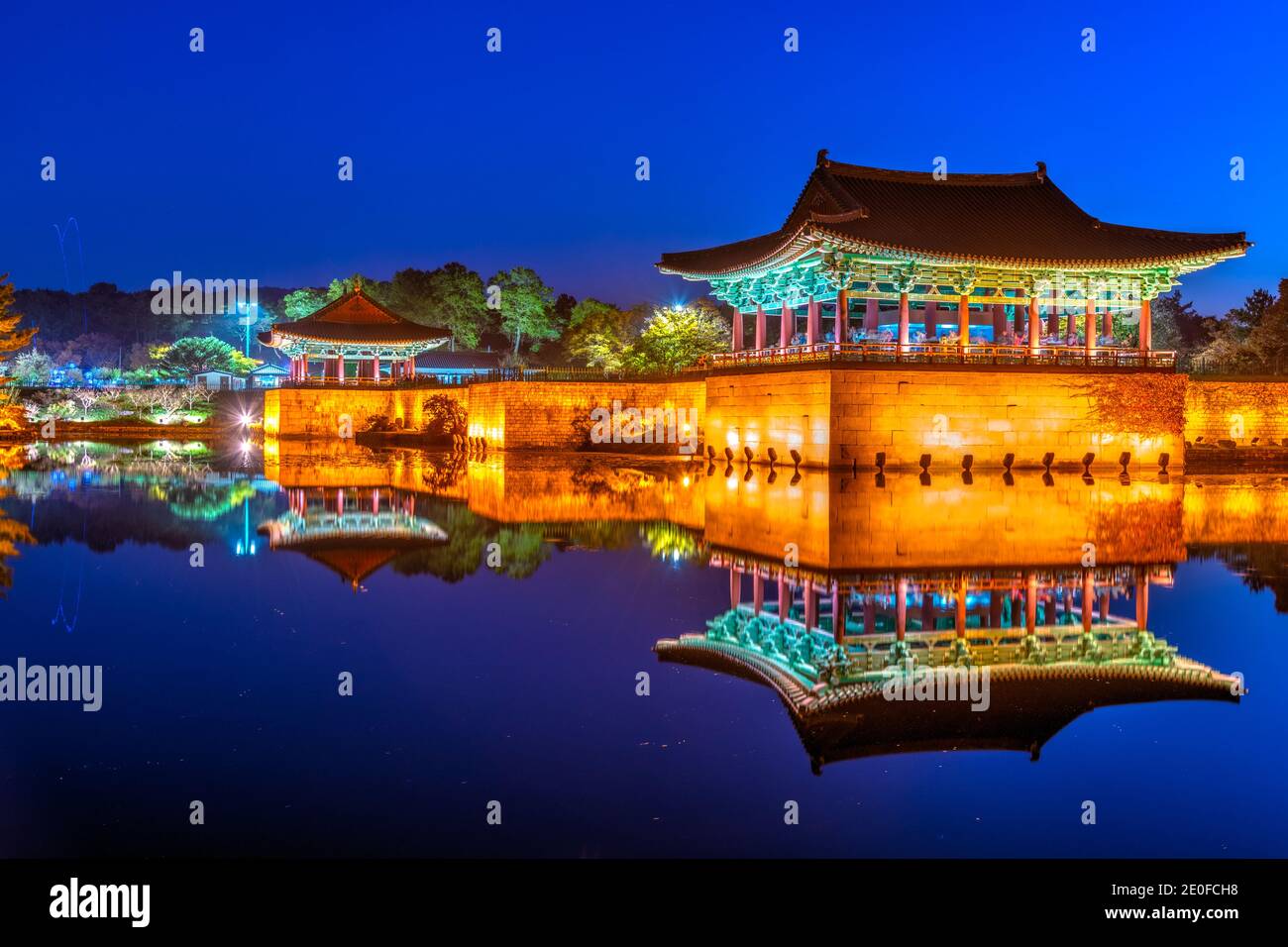 Night view of Anapji pond in Gyeongju, Republic of Korea Stock Photo ...