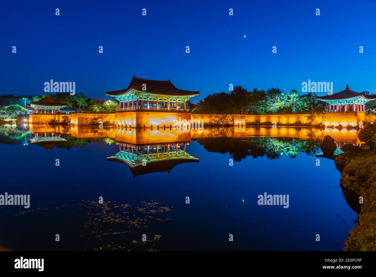 Night view of Anapji pond in Gyeongju, Republic of Korea Stock Photo ...