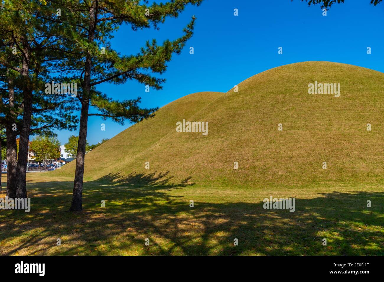 Tumuli park, shila tombs hi-res stock photography and images - Alamy
