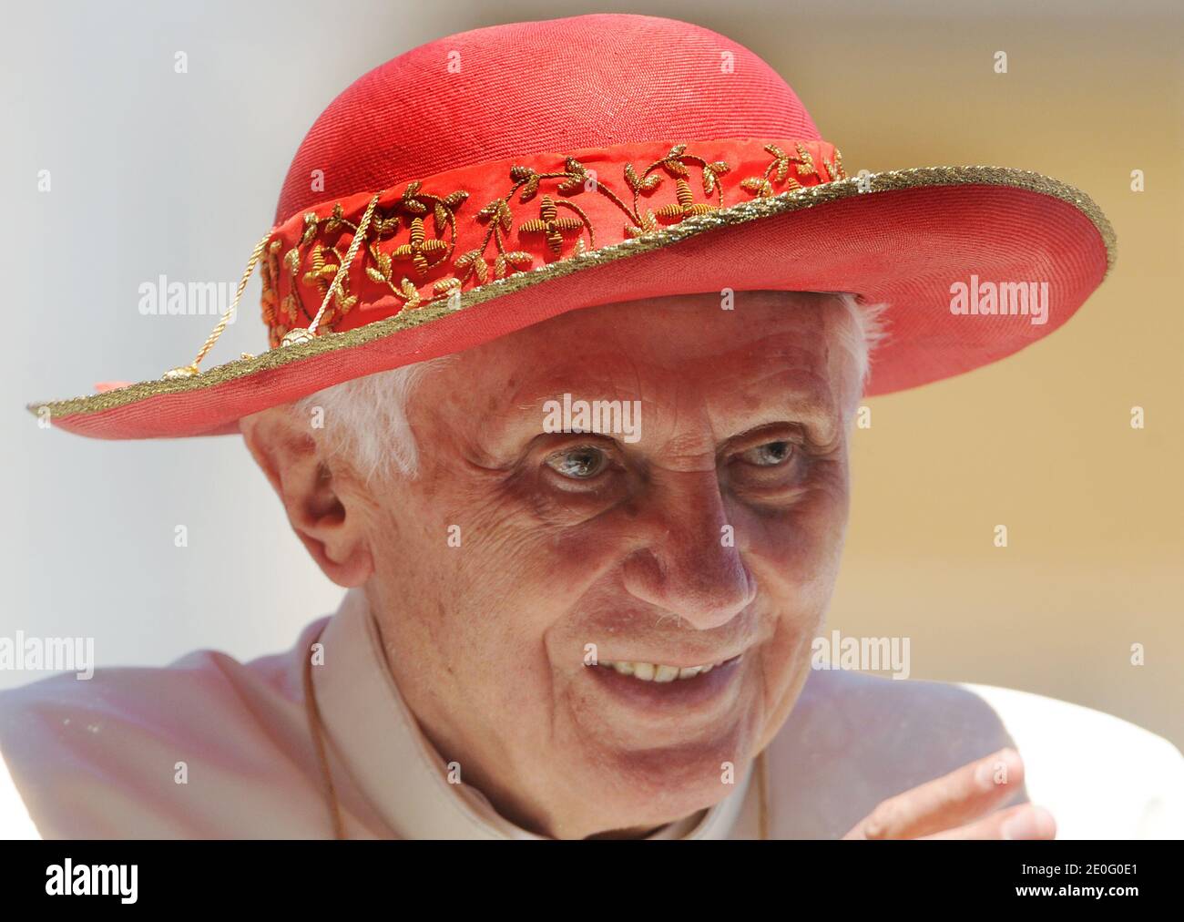 Sunny day in Rome: Pope Benedict XVI wears his red Saturn hat, named ...