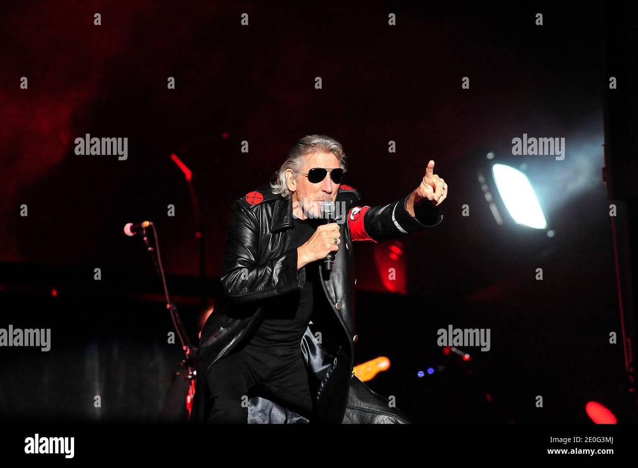 Roger waters guitarist hi-res stock photography and images - Alamy