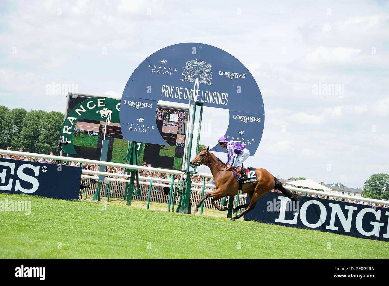 Chantilly horse racing hi-res stock photography and images - Alamy