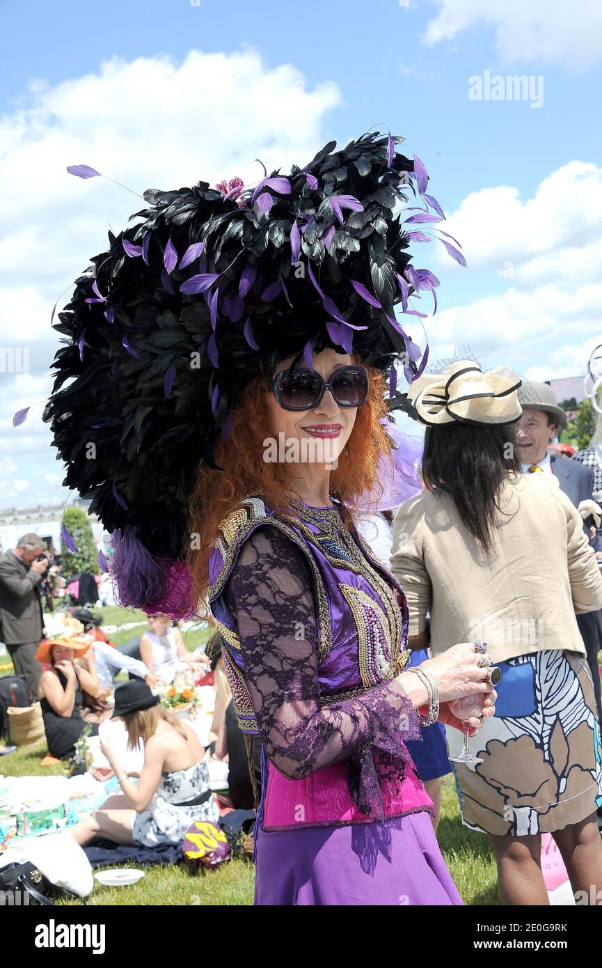 Chantilly horse racing hi-res stock photography and images - Alamy