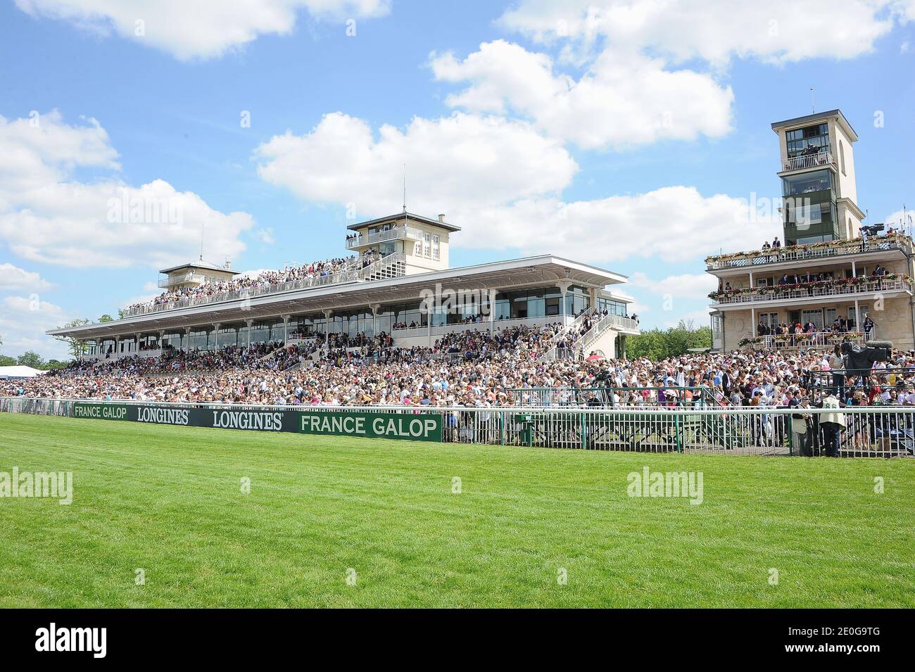 Chantilly horse racing hi-res stock photography and images - Alamy