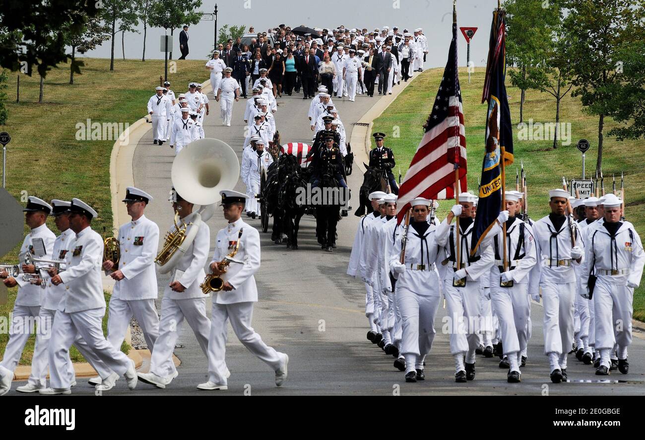 Navy petty officer 2nd class hi-res stock photography and images - Alamy