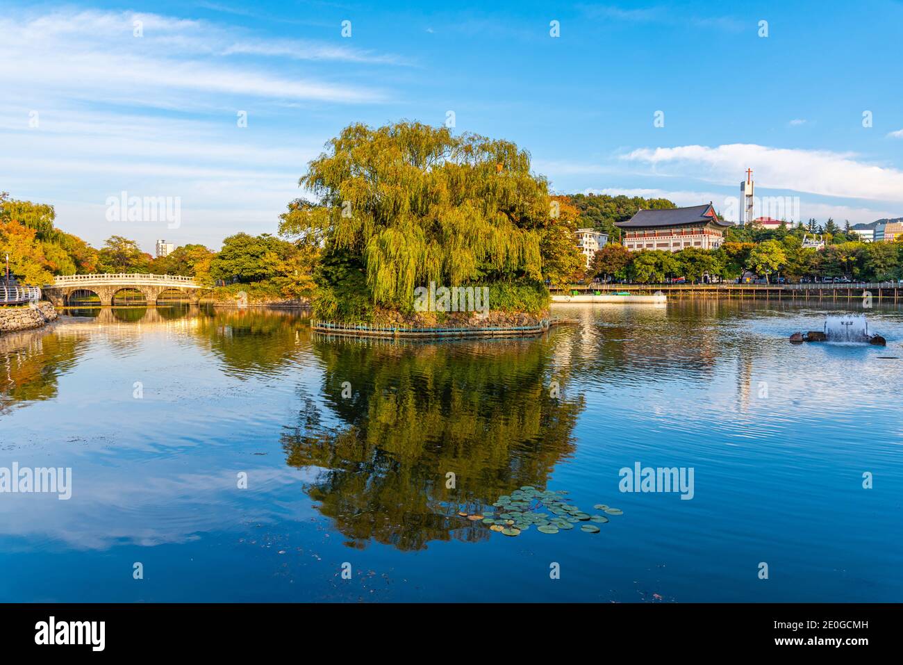Pavilion at Duryu park in Daegu, Republik of Korea Stock Photo - Alamy
