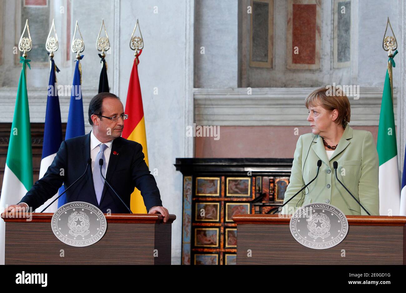 Angela merkel in rome hi-res stock photography and images - Alamy