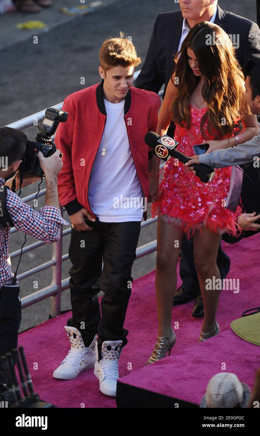 Justin Bieber and Selena Gomez arriving at the premiere of Paramount ...