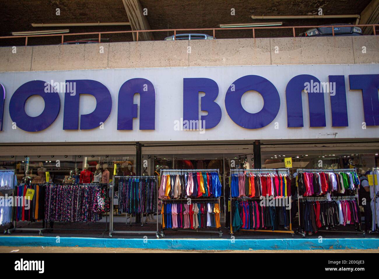 Ropa cotidiana hi-res stock photography and images - Alamy