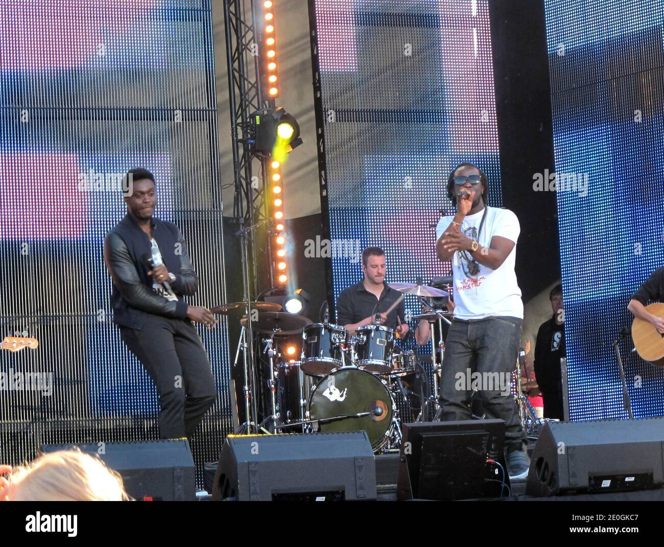 CORNEILLE ET YOUSSOUPHA - CONCERT M6 MUSIC LIVE 2012 Photo by Nasser ...