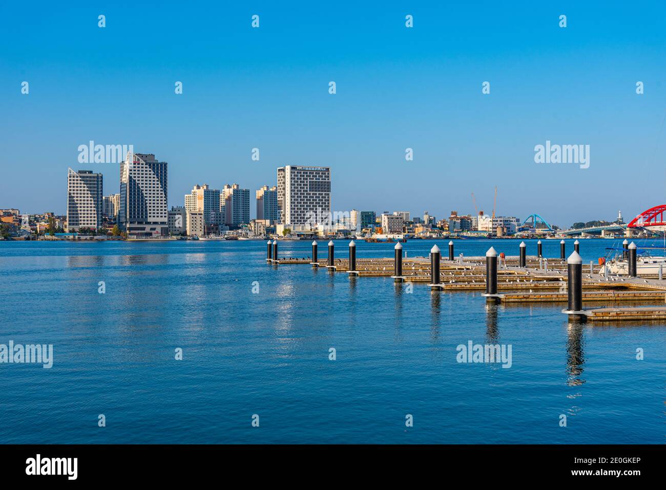 Cityscape of Sokcho behind Cheongchoho lake, Republic of Korea Stock ...