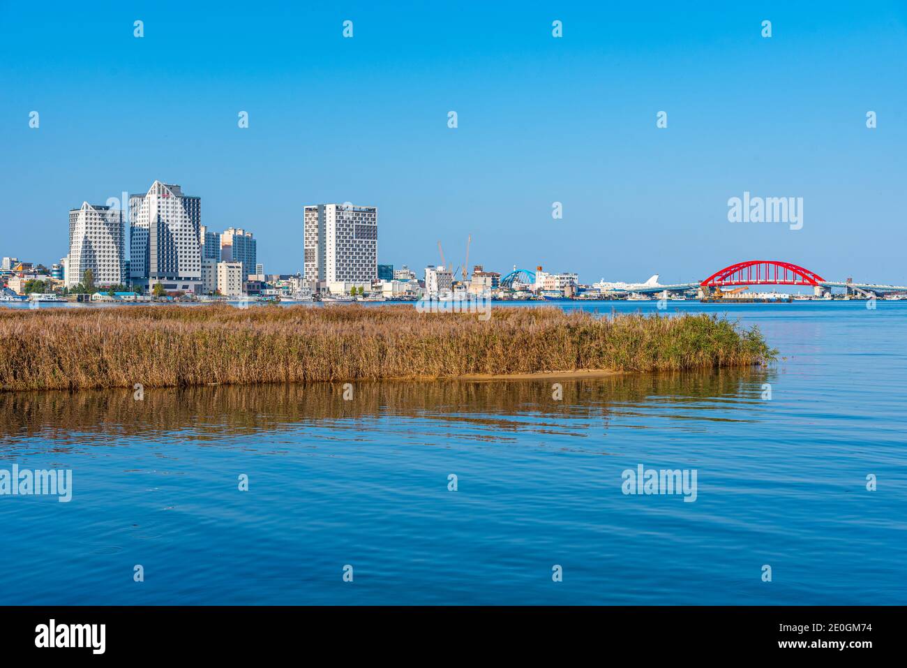 Cityscape of Sokcho behind Cheongchoho lake, Republic of Korea Stock ...
