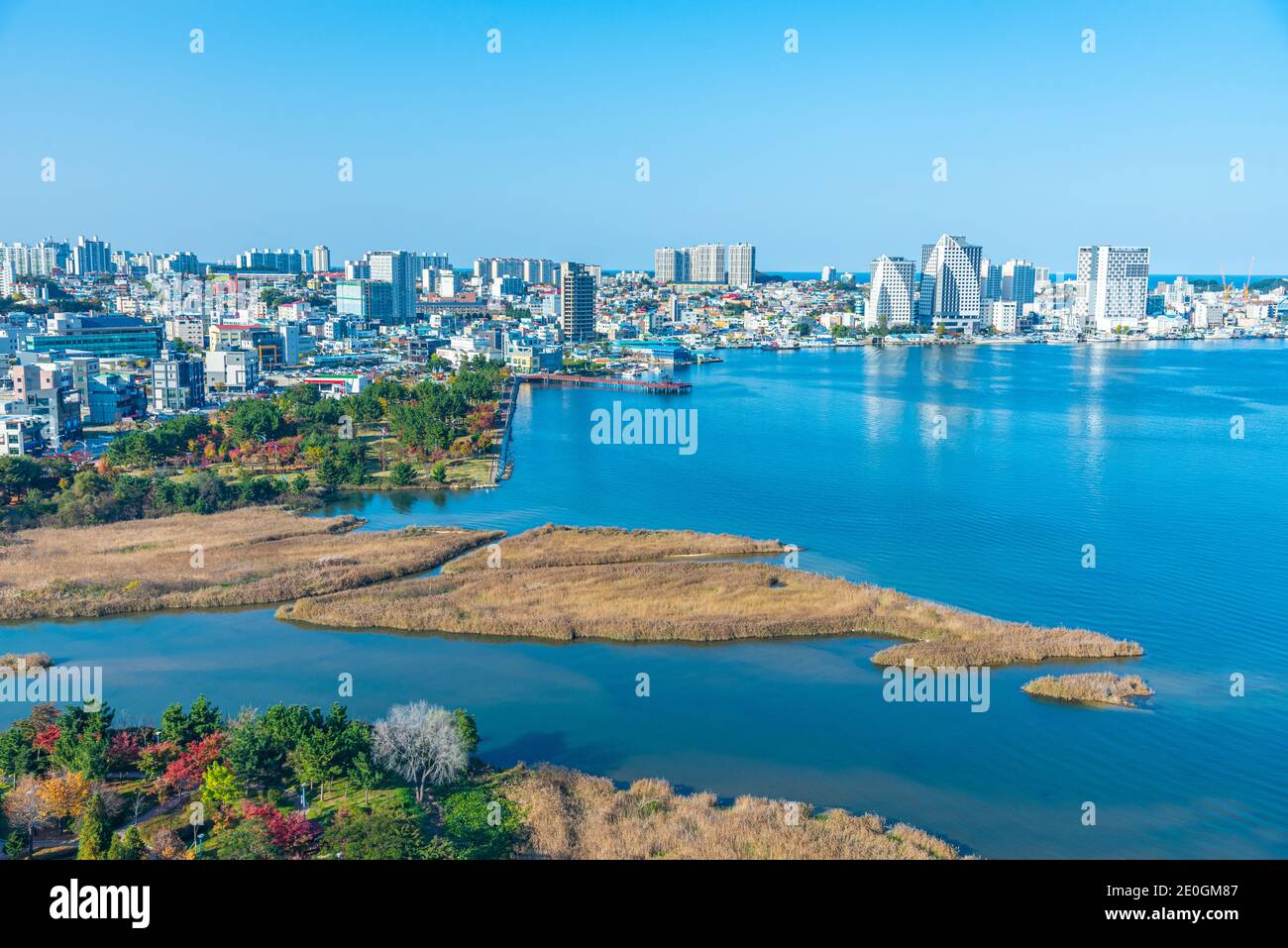 Cityscape of Sokcho behind Cheongchoho lake, Republic of Korea Stock ...