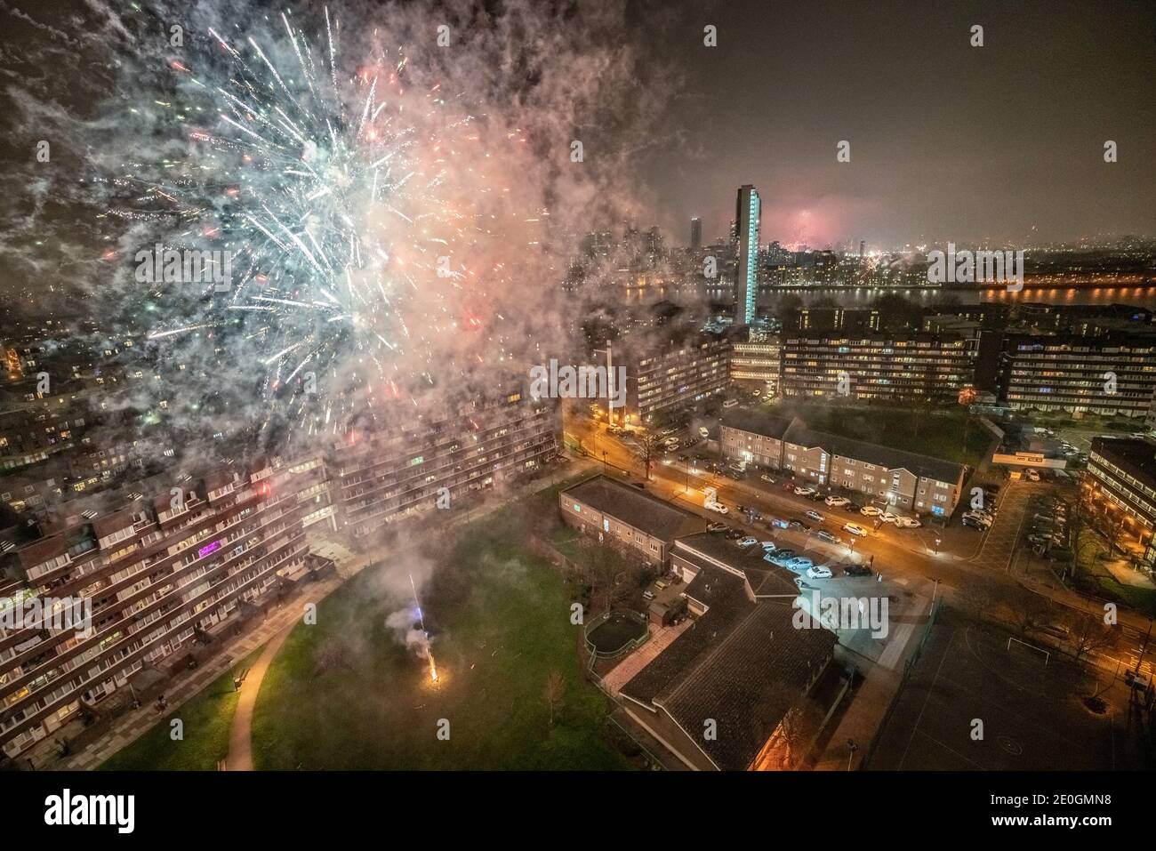 London fireworks display people hi-res stock photography and images - Alamy