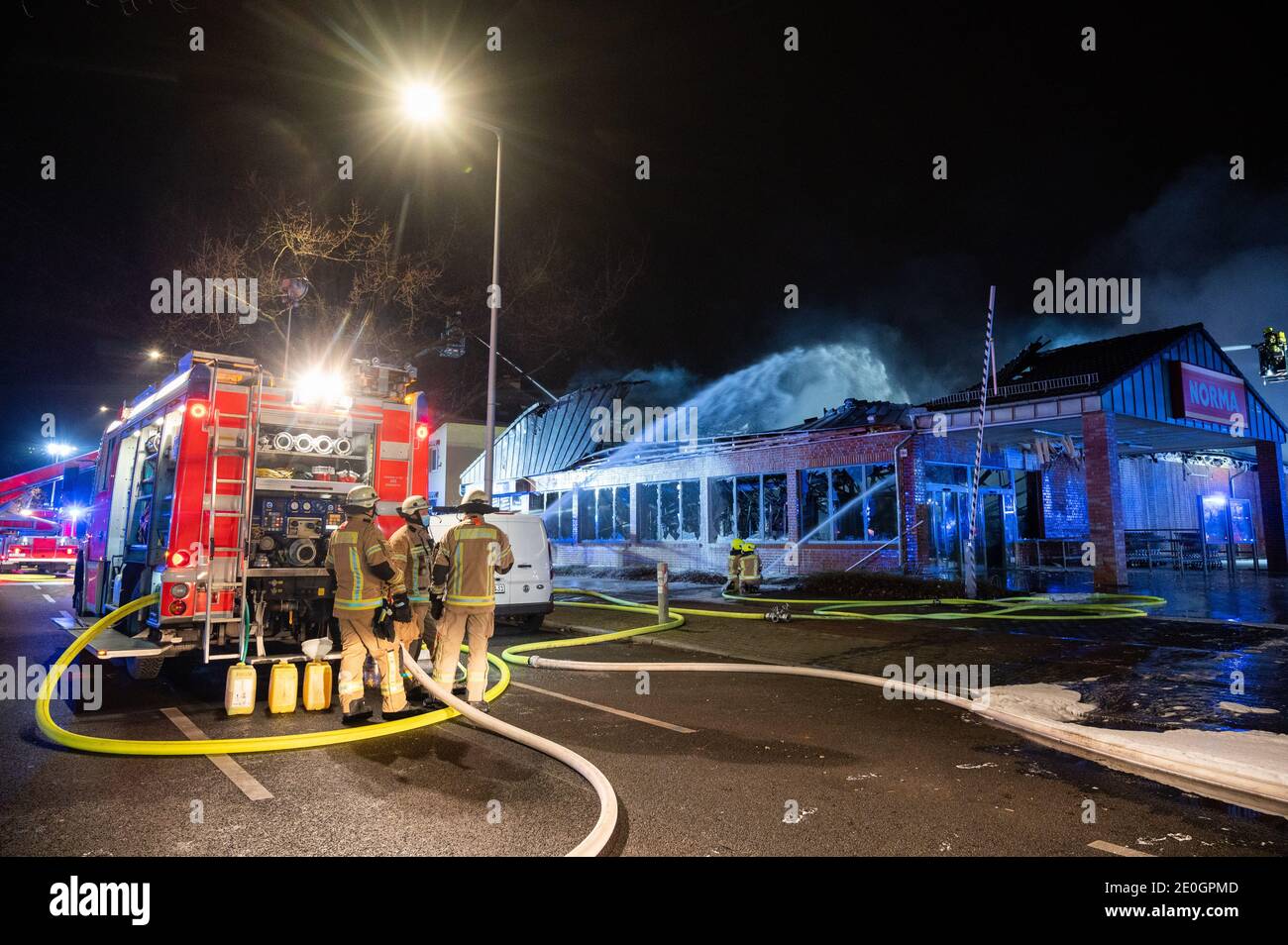 Berlin, Germany. 01st Jan, 2021. Firefighters extinguish a burning ...