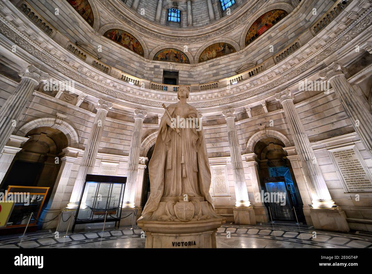 Kolkata, India. 31st Dec, 2020. Statue of Queen Victoria seen at the ...