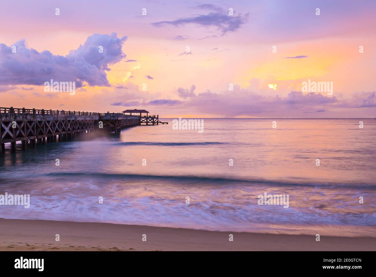 Bridge on beach hi-res stock photography and images - Alamy