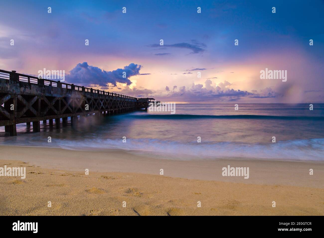 Bridge on beach hi-res stock photography and images - Alamy