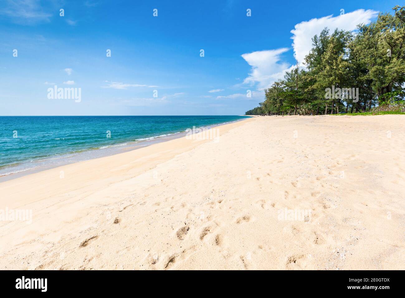 Empty tropical beach background. Horizon with sky and white sand Stock ...