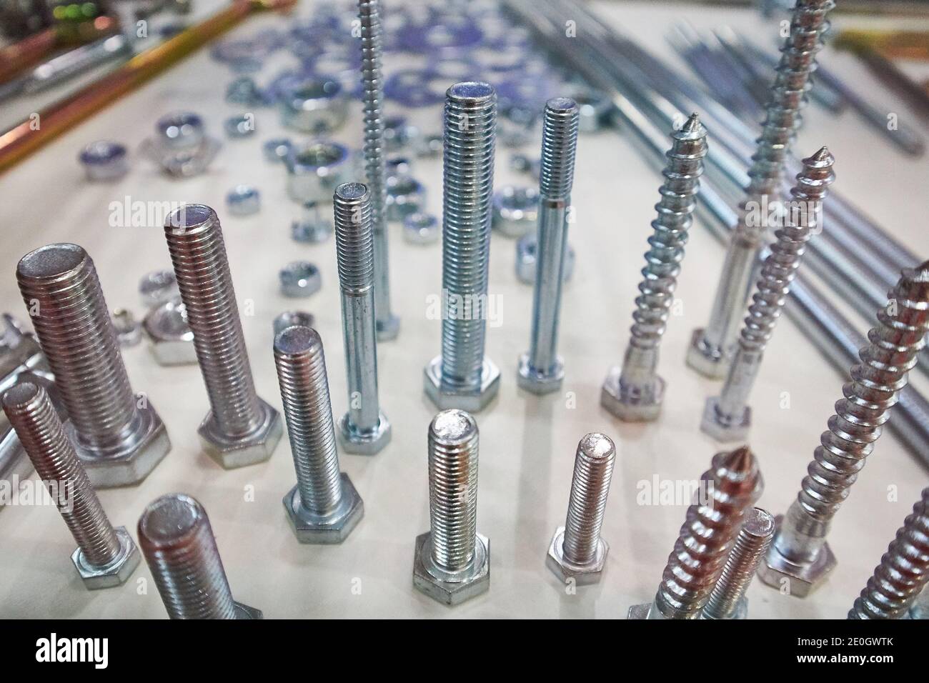 Screws and bolts hi-res stock photography and images - Alamy