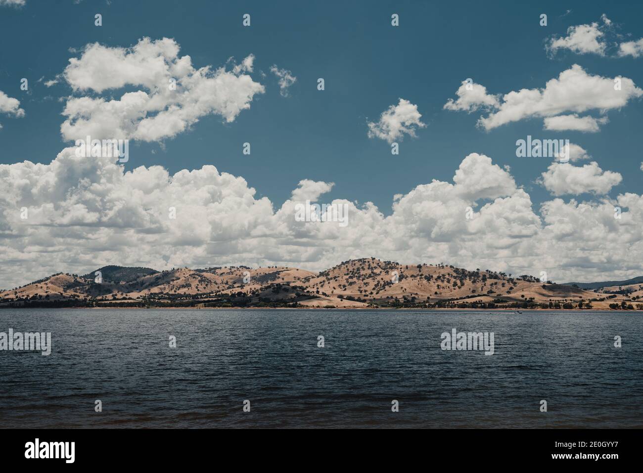 Beautiful mountain views over Lake Hume as seen from Ebden, Victoria ...