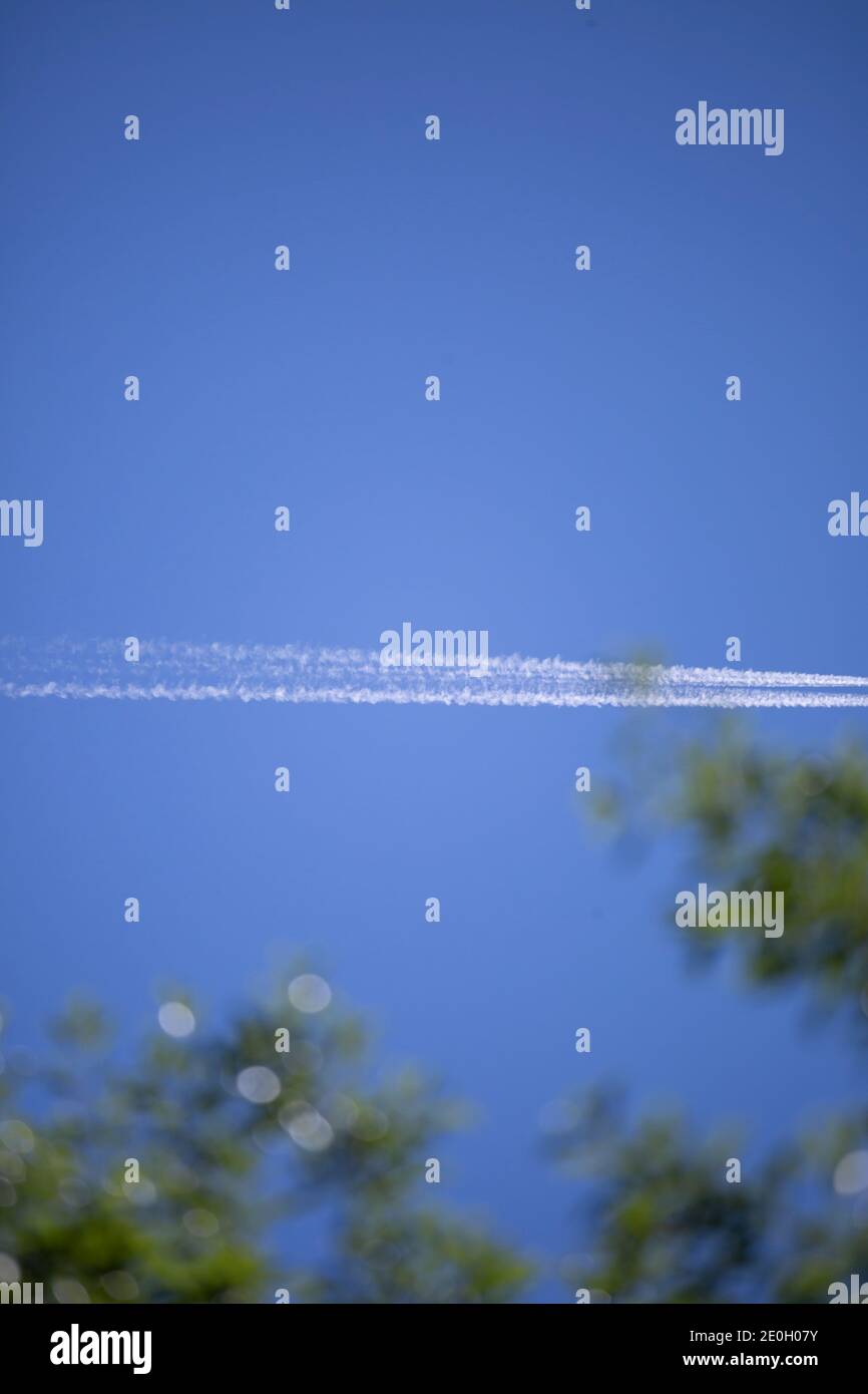 Two deep vertical lines hi-res stock photography and images - Alamy