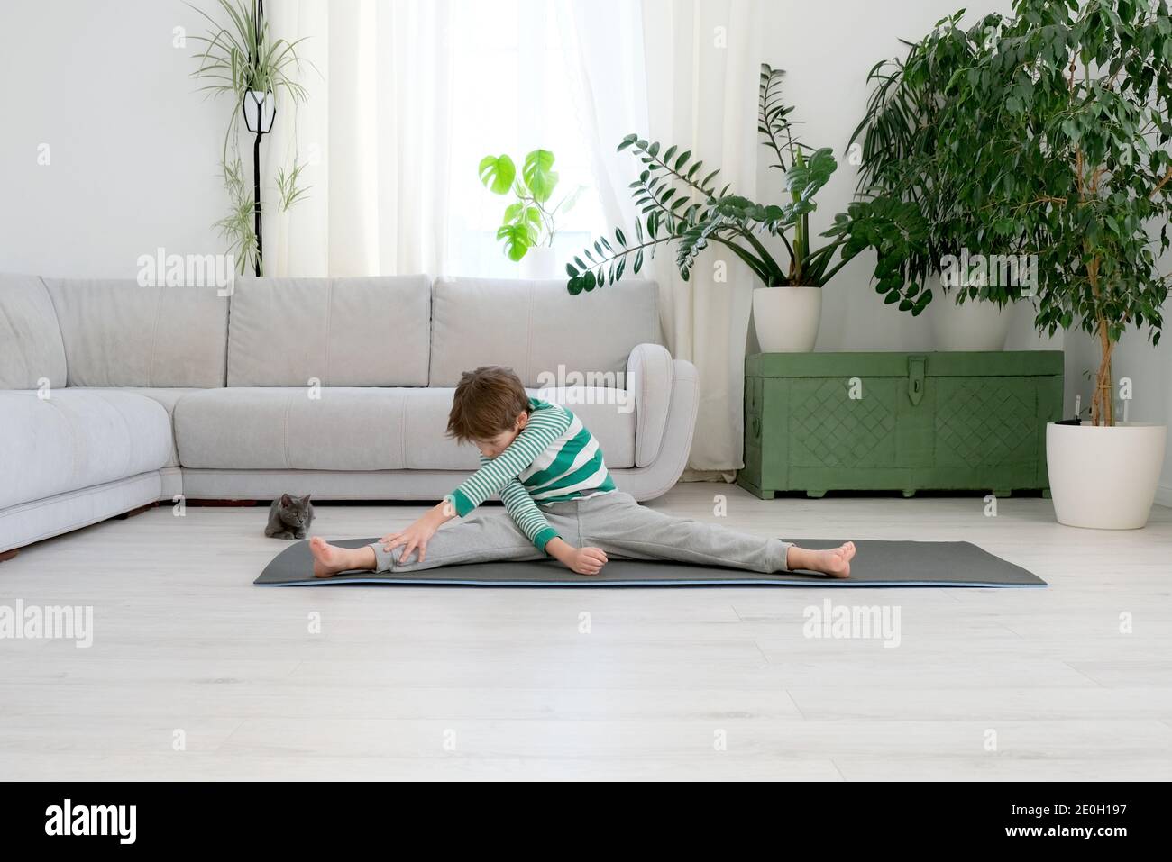 Child obesity exercise hi-res stock photography and images - Alamy