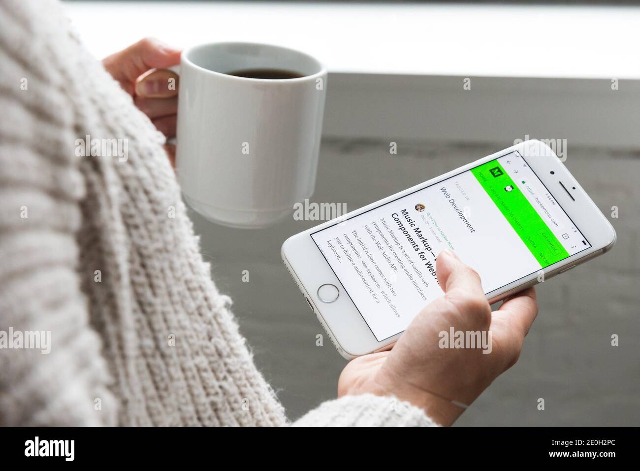 Reading web design man hi-res stock photography and images - Alamy