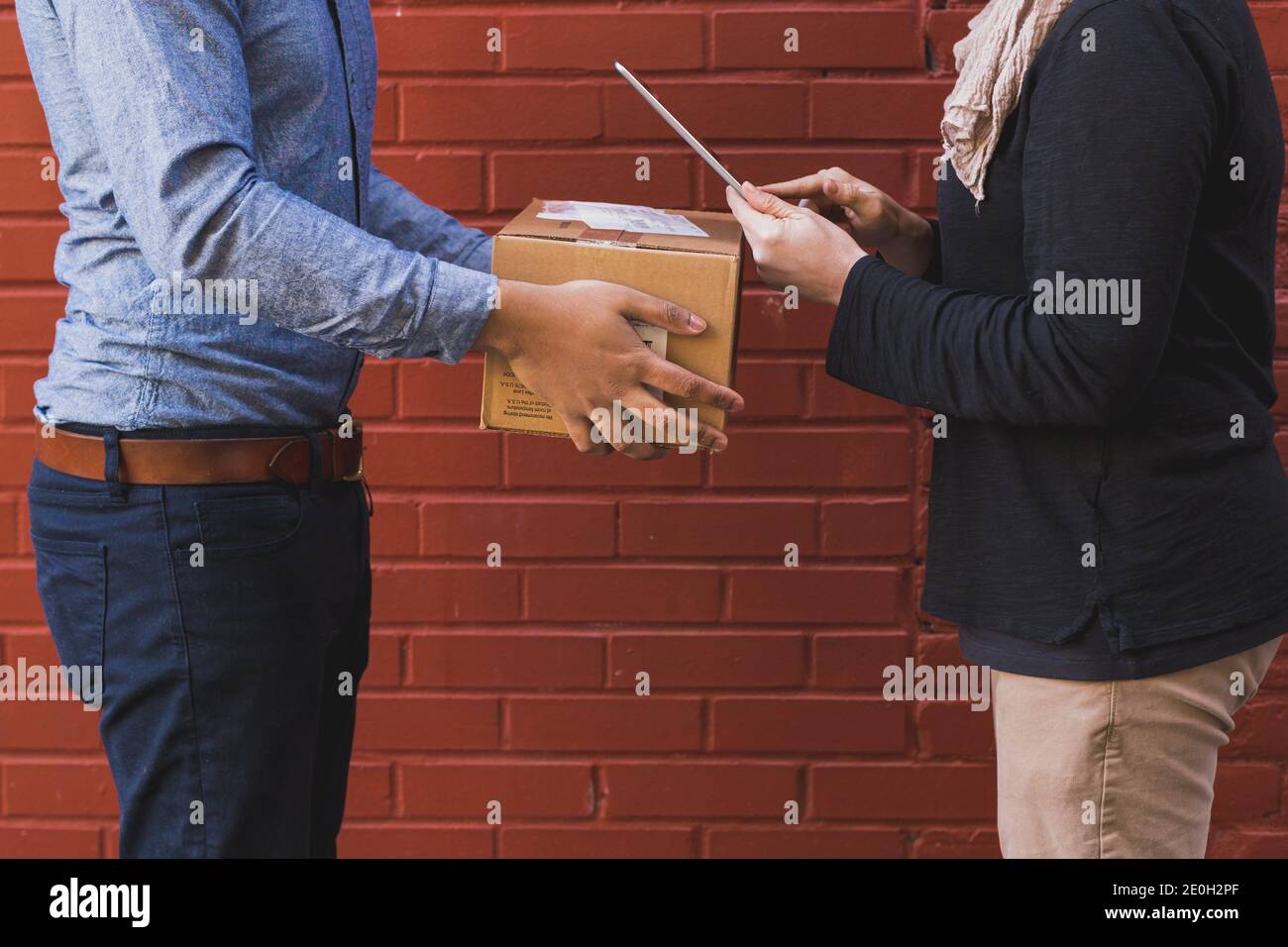 Receiving shipping hi-res stock photography and images - Alamy
