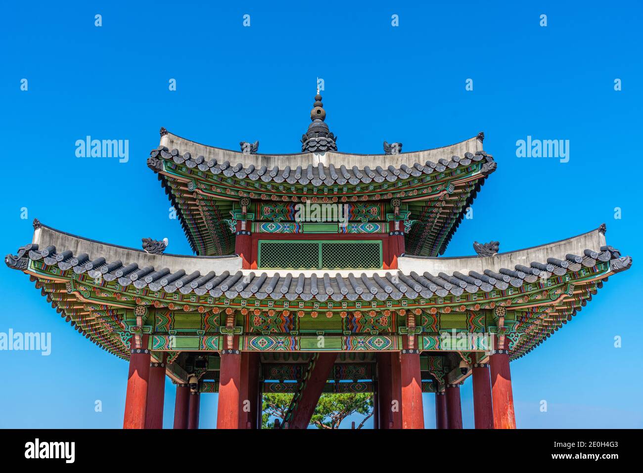 Korean Traditional Gate High Resolution Stock Photography and Images ...