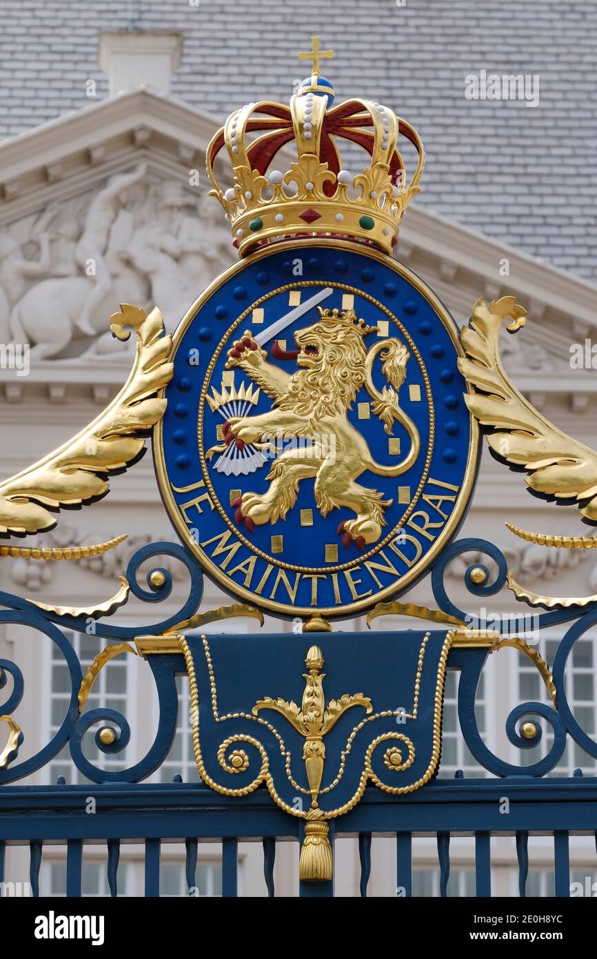 Royal crest on iron gate hi-res stock photography and images - Alamy