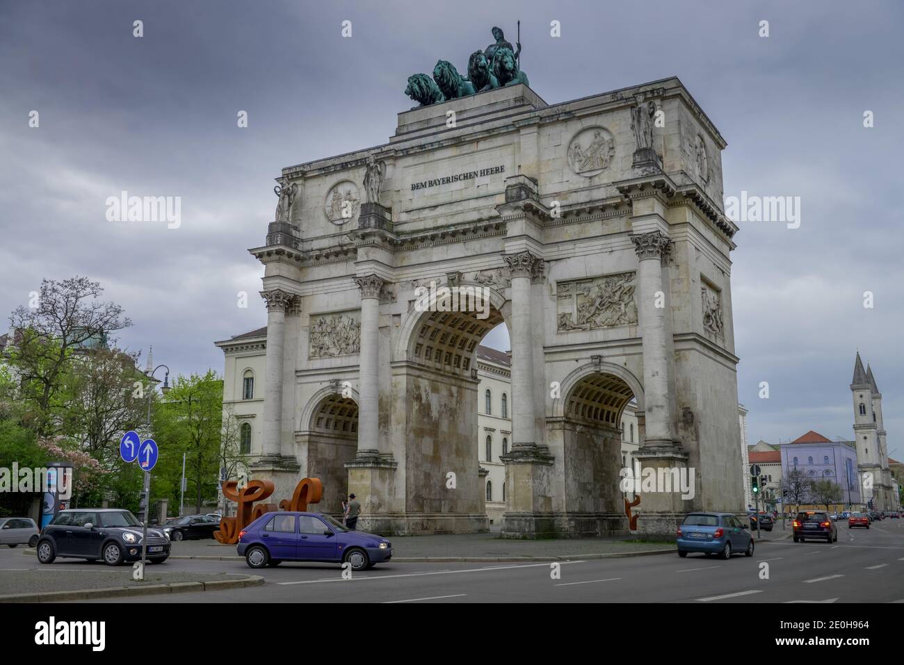 Siegestor, Leopoldstrasse, Muenchen, Bayern, Deutschland Stock Photo ...