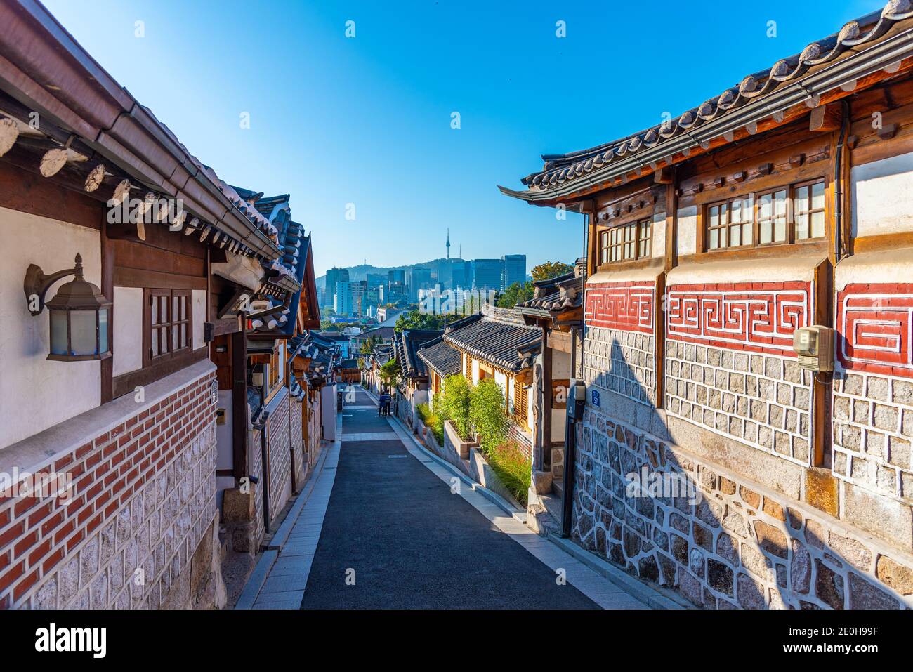 Namsan Mountain To Bukchon Hanok Village – EVZGX
