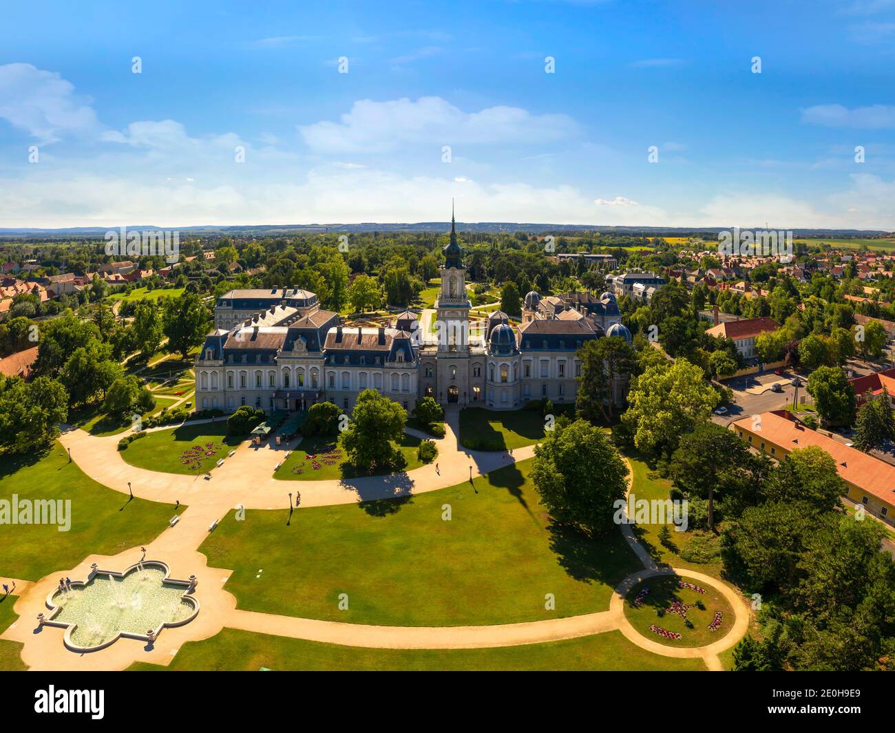 Medieval luxury castle hi-res stock photography and images - Alamy