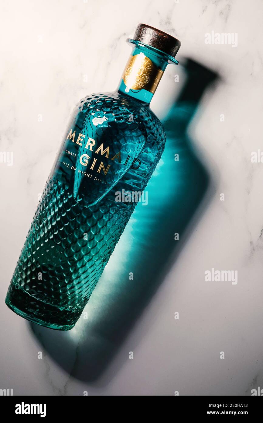 Pretty gin bottles hi-res stock photography and images - Alamy