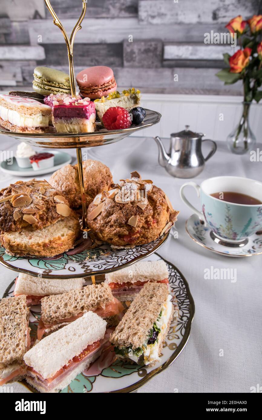 English tea and cakes hi-res stock photography and images - Alamy