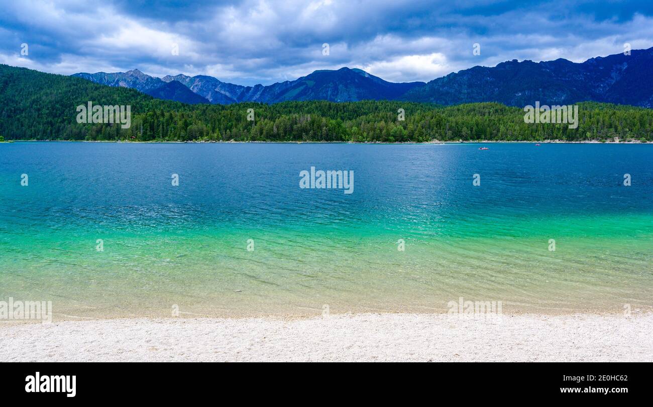Paradise beach at Eibsee lake. Beautiful landscape scenery with clear ...