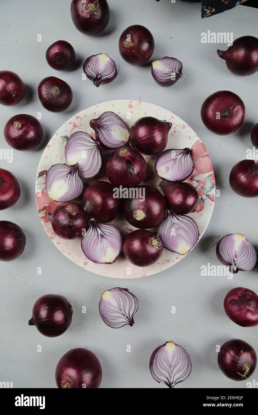 Three sliced red onion hi-res stock photography and images - Alamy
