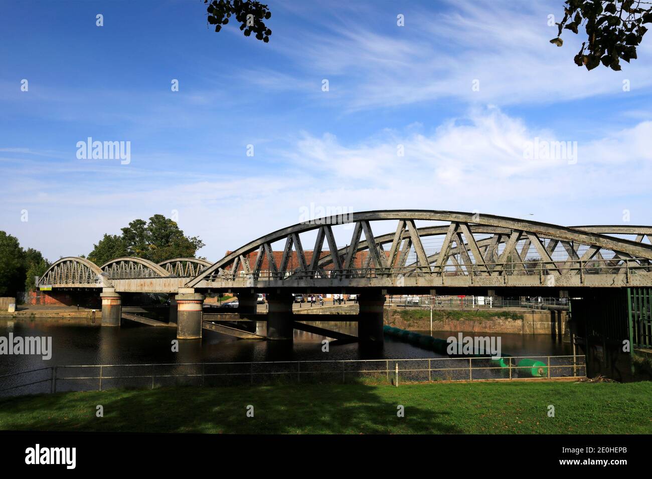 The river Witham railway bridge, Boston town, Lincolnshire County ...