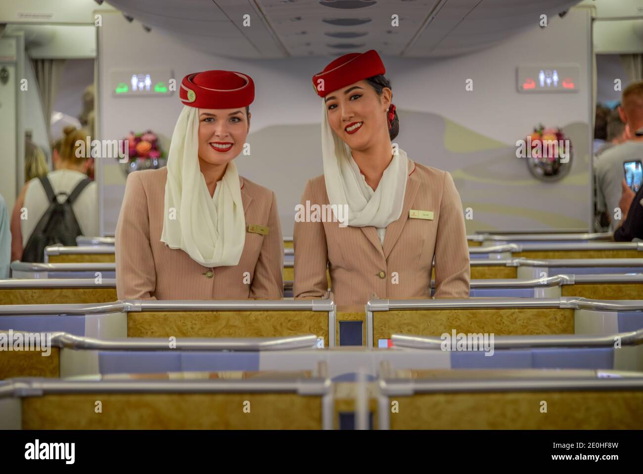 Flugbegleiterinnen hi-res stock photography and images - Alamy